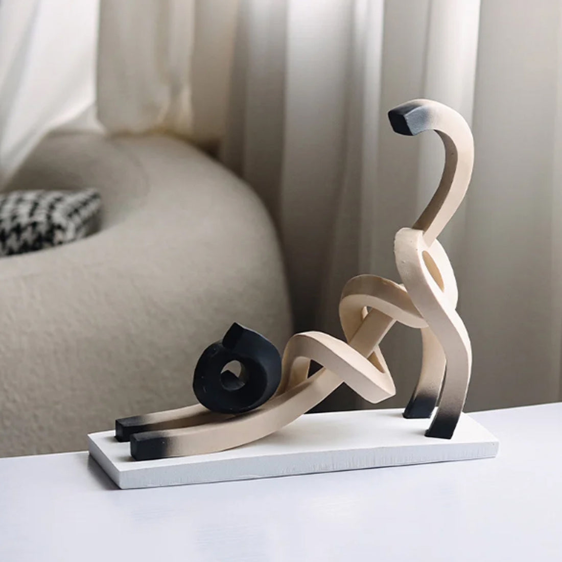 Abstract Minimalism Twisted Siamese Cat Sculpture – OnShelf